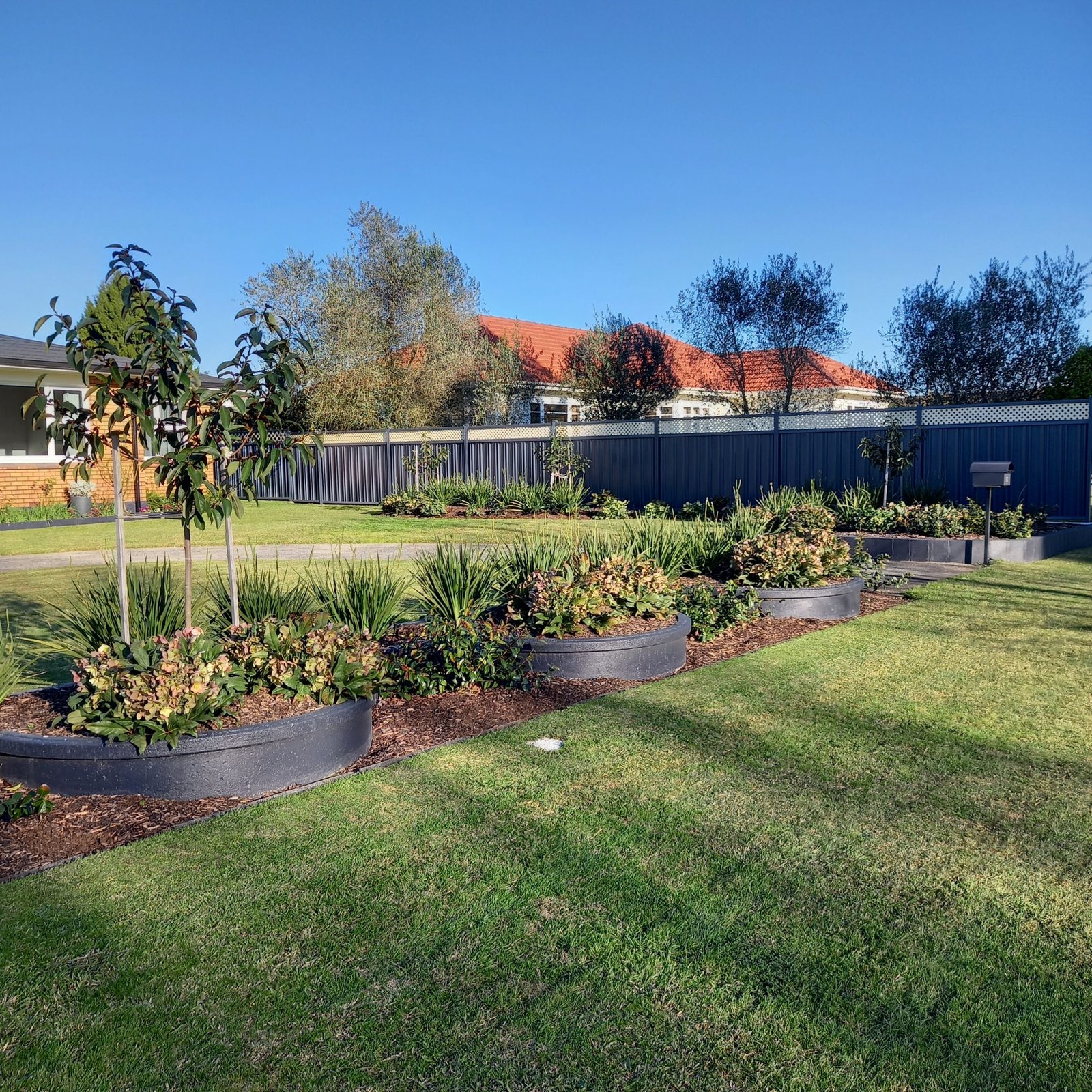AFTER-Front-Planting - Once upon a Garden